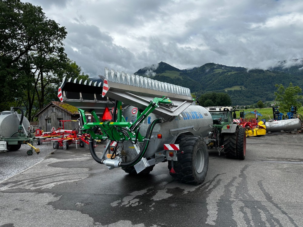 Gerster AG Land- und Kommunaltechnik Benken - Schleppfix Gülleverteiler